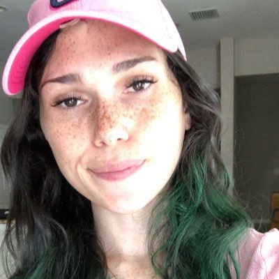 Eevee Bee Official Creator, Social Media Links | Hypehub